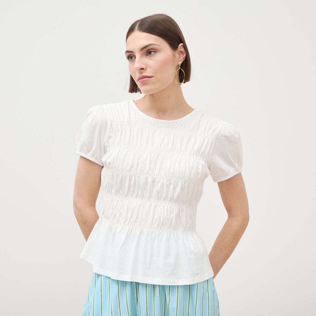 T-shirt froncé col rond manches courtes ecru femme | Bonobo
