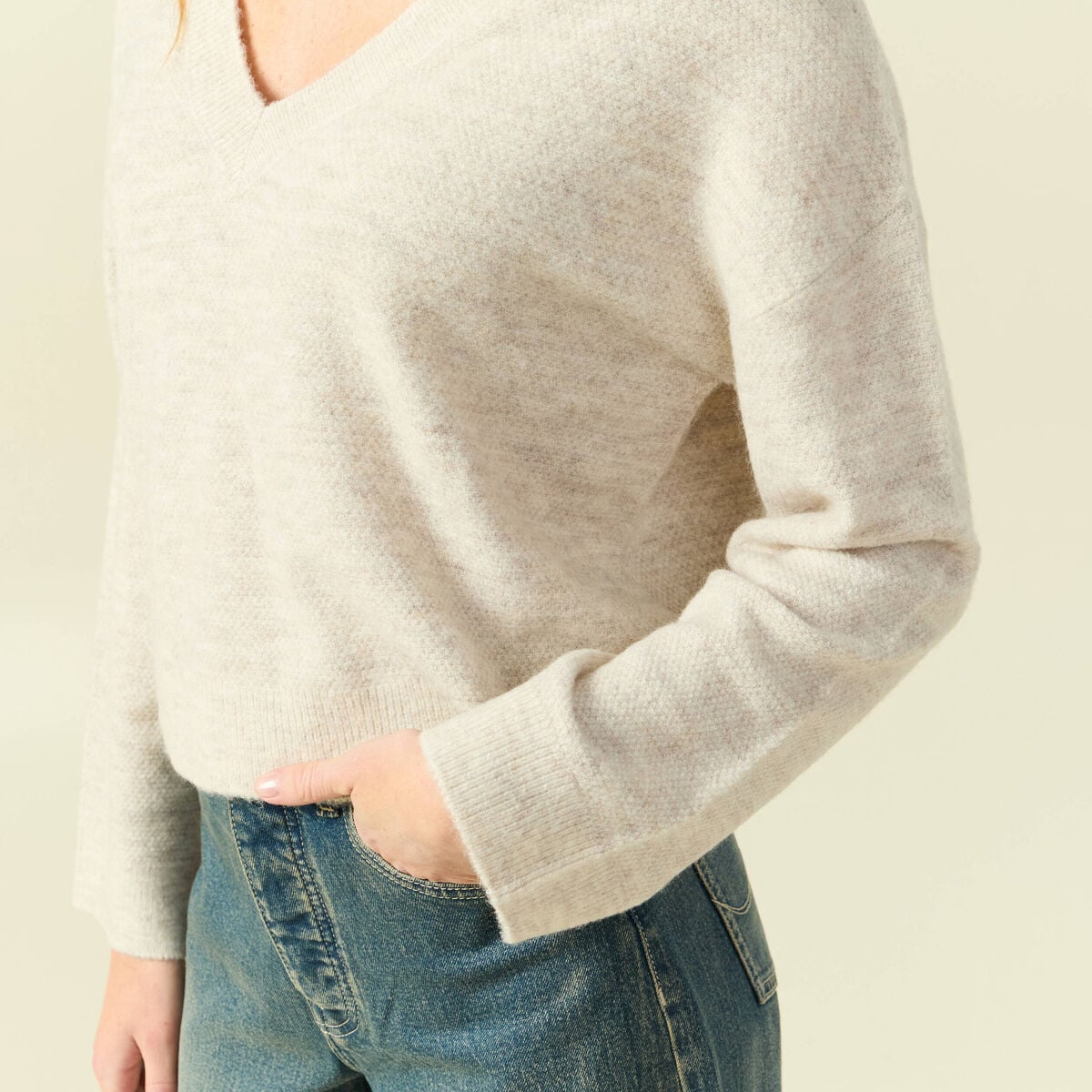 Pull col v manches longues creme femme | Bonobo