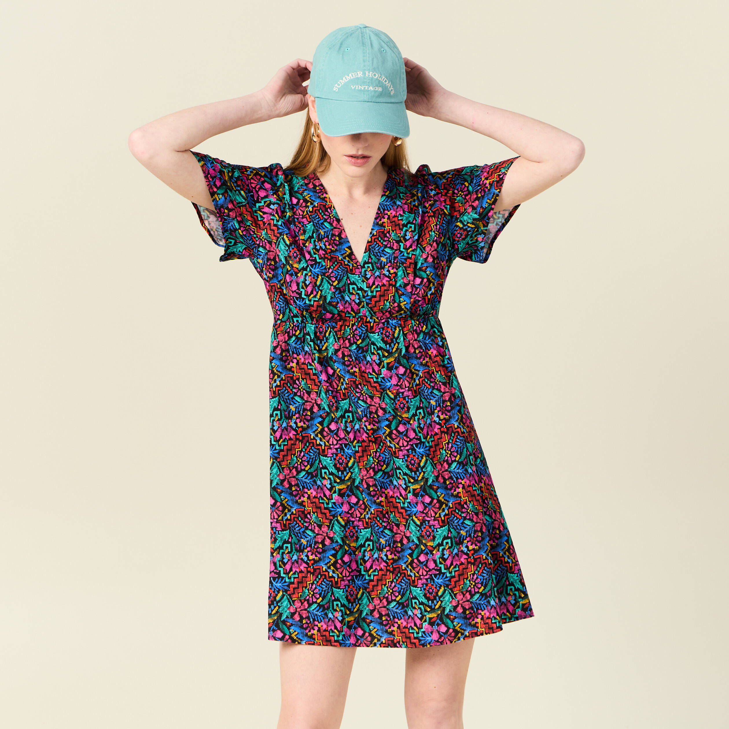 Robe droite fluide col en V noir femme | Bonobo